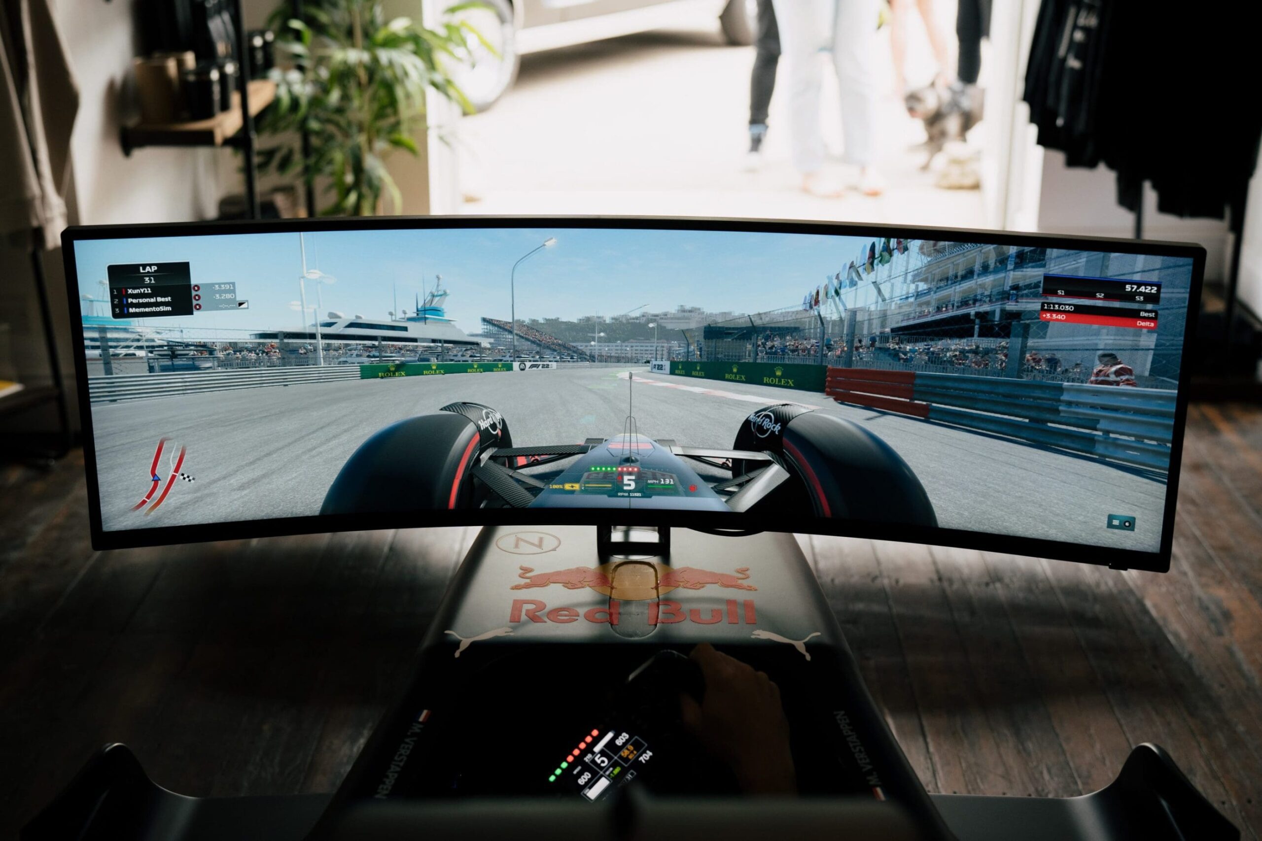 Oracle Red Bull Racing F1 Simulator draws crowds during debut